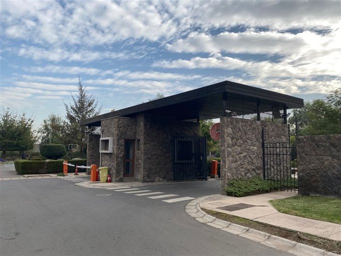 Casa en Arriendo en Colina, Condominio Alcázar de Chicureo