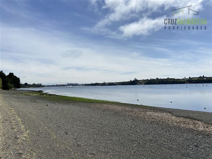 Casa en Venta en Calbuco, Parcela de 1 Há y con 2 casas. Con Orilla de ...