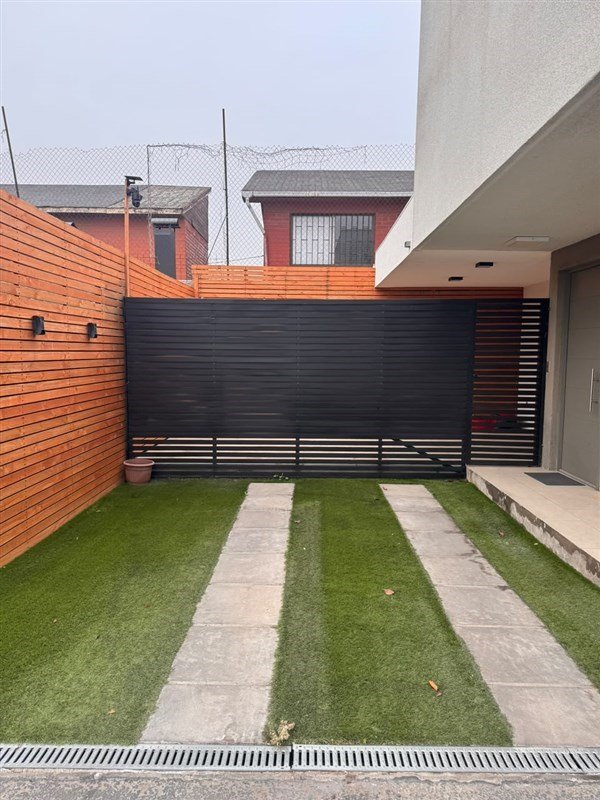 Casa en arriendo en a 10 minutos metro Trinidad, La Florida